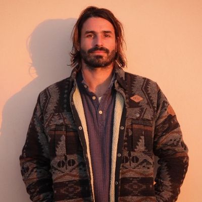 Livre de Damien Castera, une "odisea" du flocon à la vague